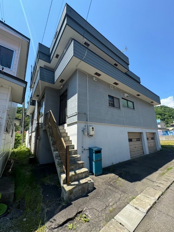 売買物件詳細 (知床・羅臼の6LDK地下付き戸建て☆)